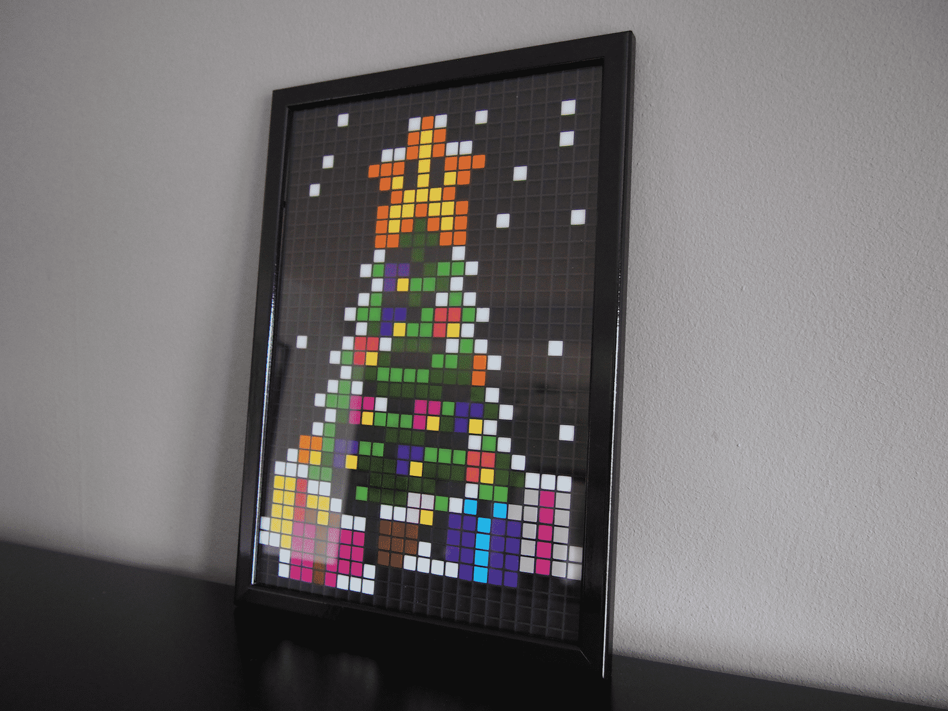 Sapin de Noël et cadeaux • Pixel Art